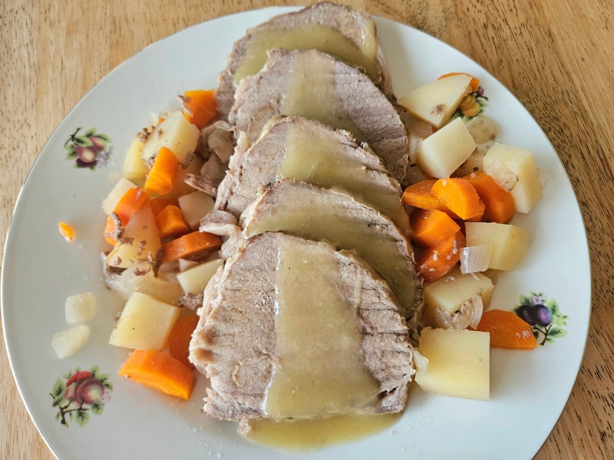 Easy Slow Cooker Silverside Recipe - The homey lif3